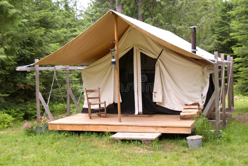 Zelt im Wald stockfoto. Bild von ablage, beruhigend, boden - 6031472