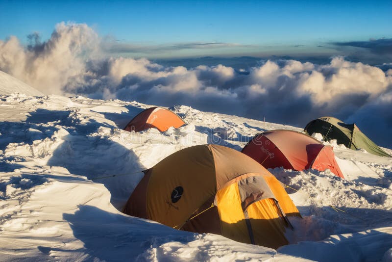 Zelte, Die in Den Bergen an Einer Höhe Von 6000m Stehen Redaktionelles ...
