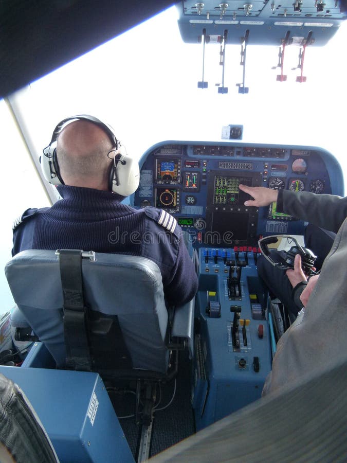 Zeppelin-Cockpit redaktionelles stockfoto. Bild von luftschiff - 36252633