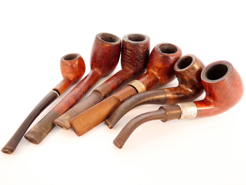 Zes Het Roken Pijpen Liggen Samen Geïsoleerd Op Wit Stock Afbeelding ...