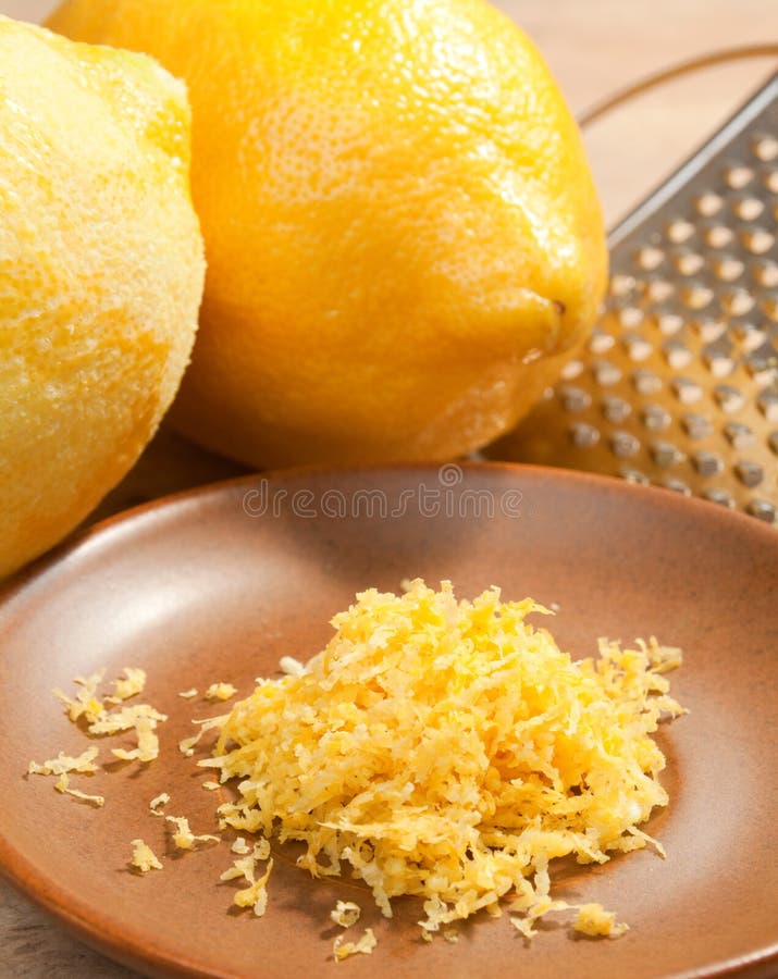 Zeste de citron image stock. Image du section, zeste - 29379789
