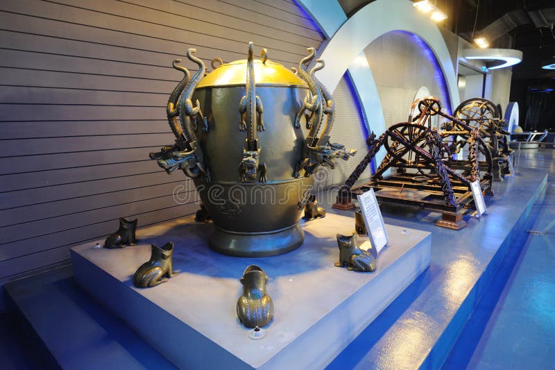 Ancient Chinese Seismograph Editorial Image - Image of science, history ...