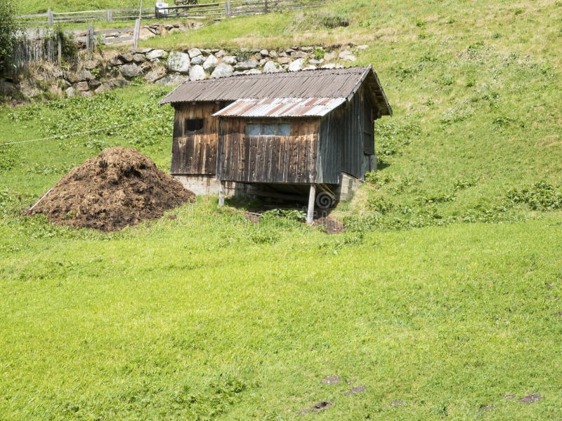 Stall in Tirol stockfoto. Bild von weide, berg, landwirtschaft - 47850184