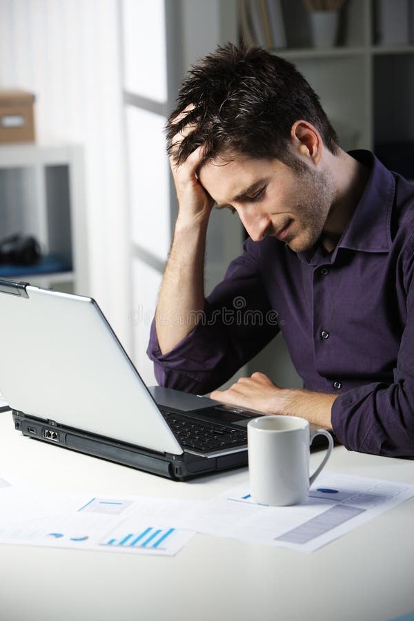 Ziek En Vermoeid Van Het Bestuderen Stock Afbeelding - Image of ...