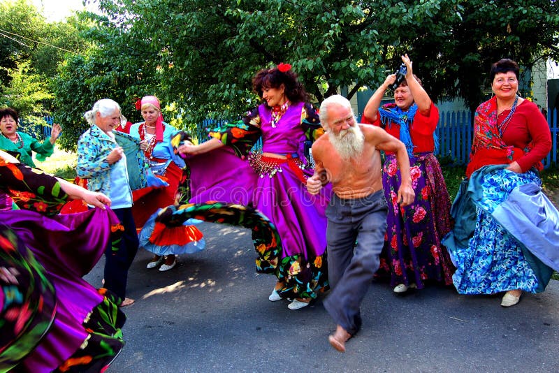 Zigeunertanz redaktionelles bild. Bild von zigeuner, tanz - 47961655