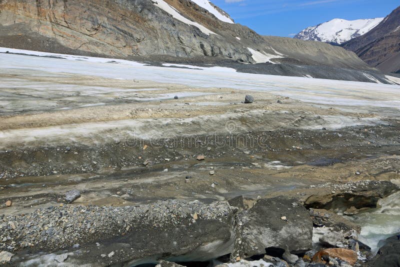 Zijmorene door gletsjer stock afbeelding. Image of meer - 36778409