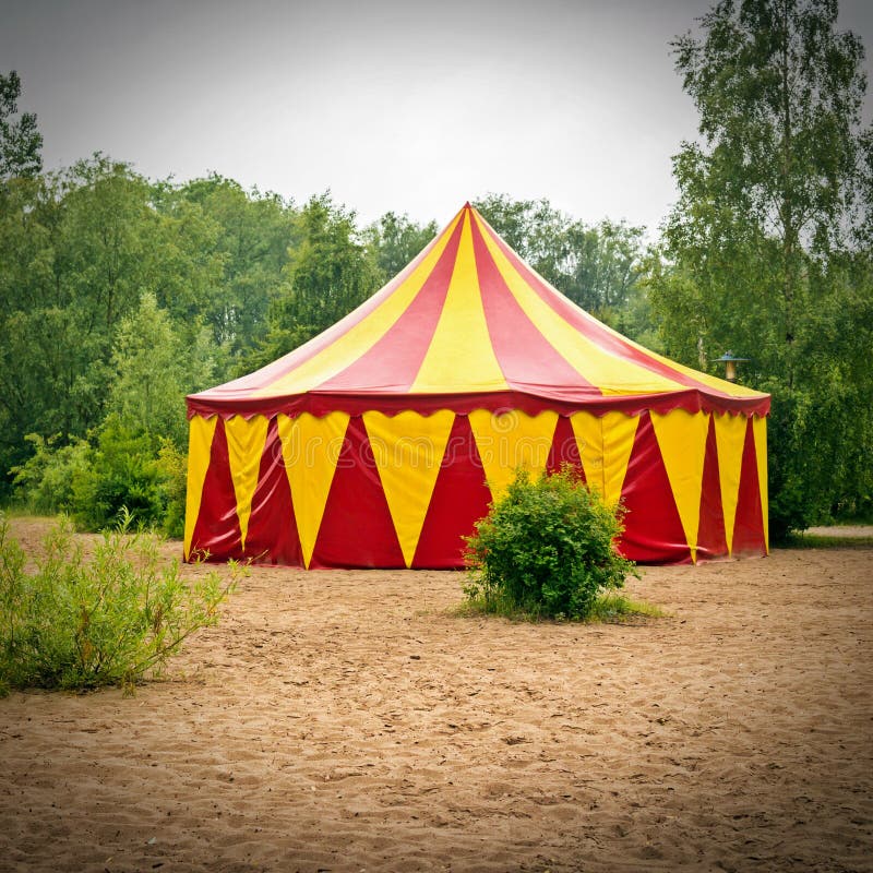 Zirkuszelt stockfoto. Bild von rummelplatz, erscheinen - 50196062