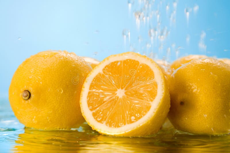 Zitrone stockfoto. Bild von blau, reflexion, türkis, saft - 11049146