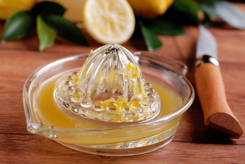 Frischer Zitronensaft stockfoto. Bild von frisch, frucht - 13581488
