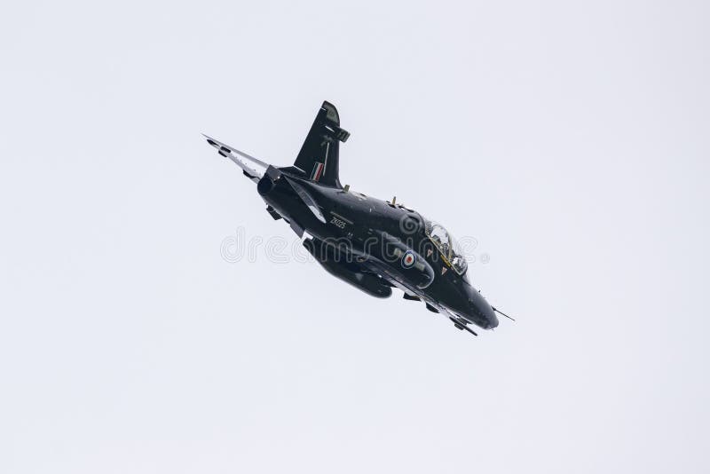 ZK025 - Royal Air Force BAe Systems Hawk T2 Leaving RAF Valley ...