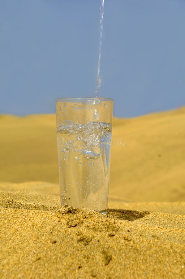 Zoet water en woestijn stock foto. Image of leven, glas - 2946736
