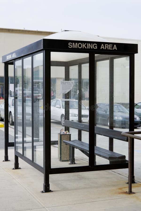 Zona de fumadores imagen de archivo. Imagen de signaling - 52728575