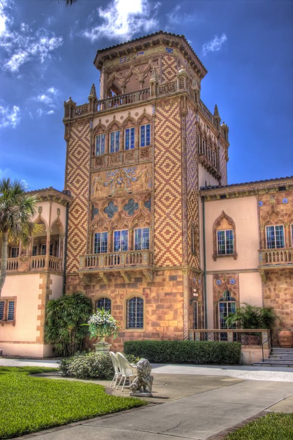 Zona Este De La Torre De Bell De La Mansión De Ringling Foto de archivo ...