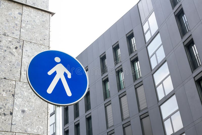 Zona peatonal foto de archivo. Imagen de seguridad, conceptos - 55756180