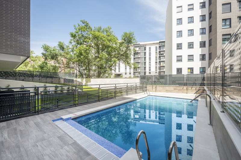 Zonas Comunes En Edificios De Apartamentos Foto de archivo - Imagen de ...