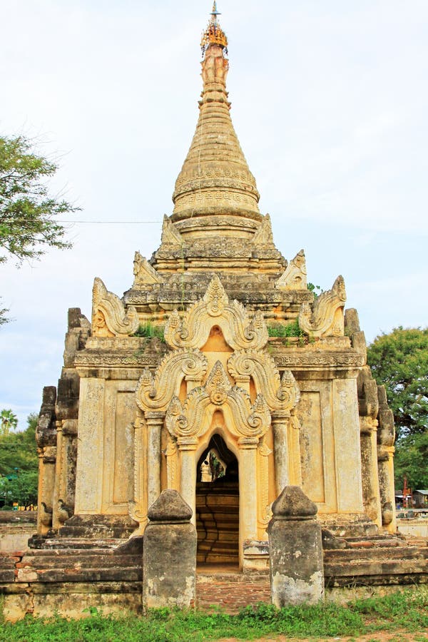 Statue Du ` S Bouddha De Bagan Archaeological Zone, Myanmar Image stock ...