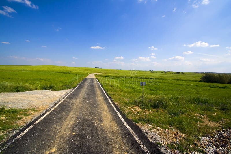 Zones De Croisement De Chemin De Macadam Photo stock - Image du horizon ...