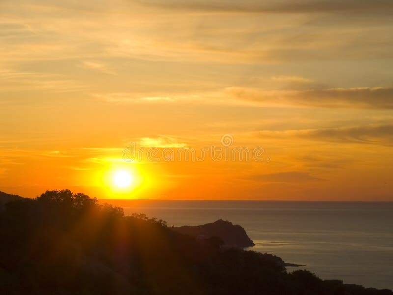Zonsopgang stock foto. Image of rust, strand, schoonheid - 1329090