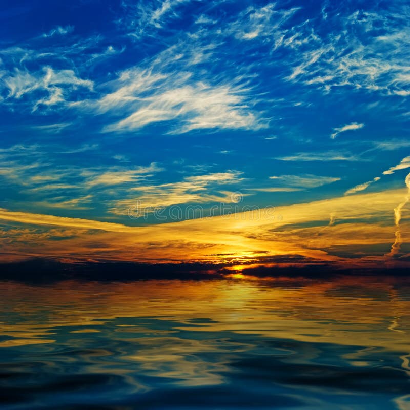 De lucht. Zonsopgang stock foto. Image of gekleurd, zomer - 6244156