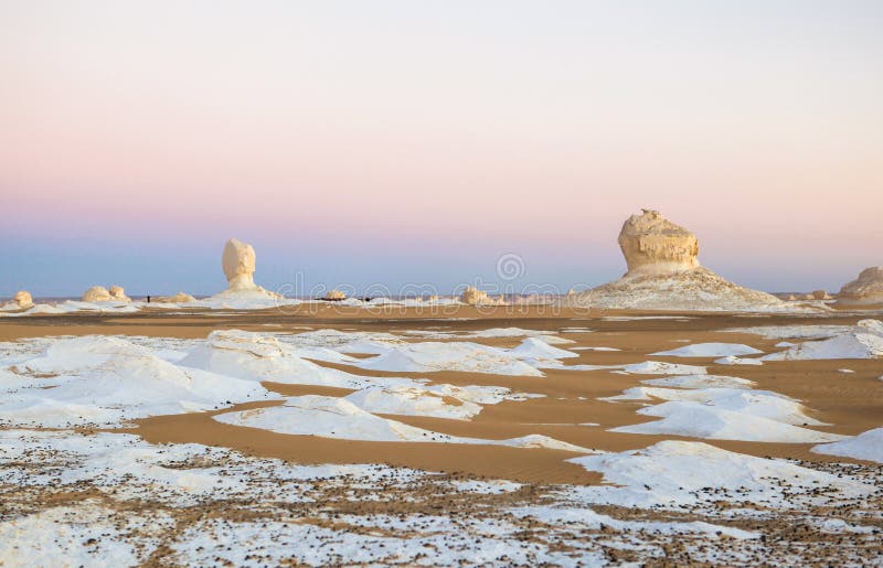 Zonsopgang in De Witte Woestijn, Egypte Stock Afbeelding - Image of ...