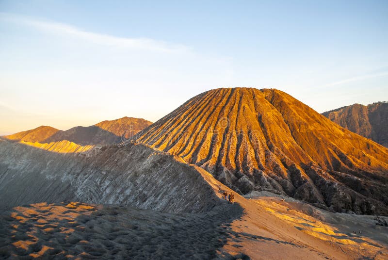 Zonsopgang Over Bromo-berg, Java, Indonesië Stock Afbeelding - Image of ...