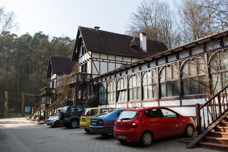 Zoo Administration Building Editorial Image - Image of sunlight, town ...