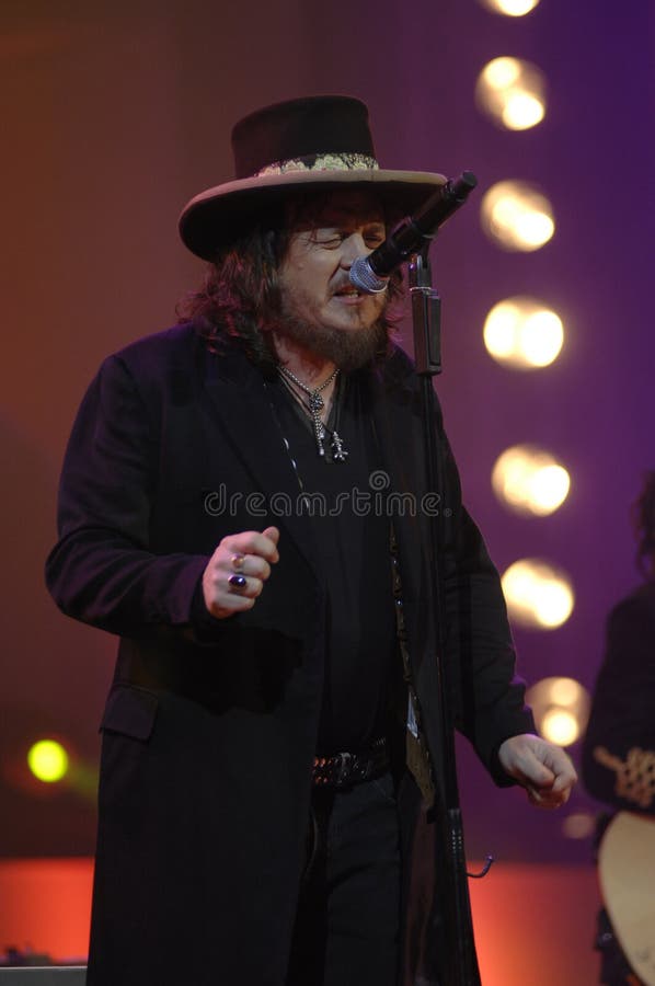 Zucchero in Concert editorial stock photo. Image of italia - 11978588