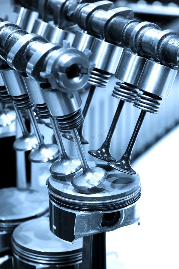 De Werktuigkundige Installeert Een Nieuwe Klep Demonteer Het Voertuig ...