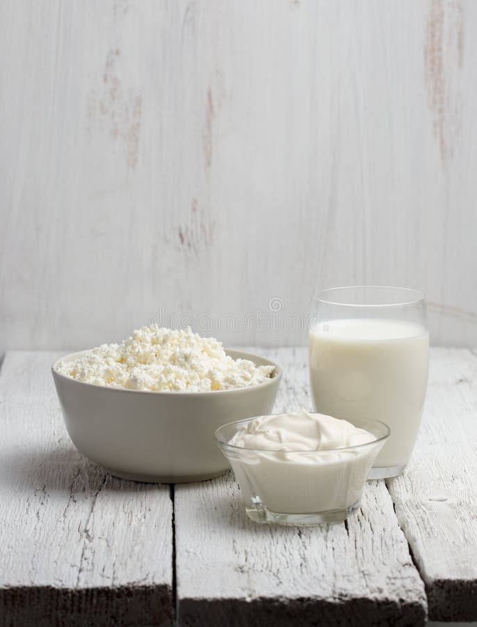 Zuivel Producten Zure Room, Melk, Kaas, Yoghurt En Boter Stock Foto ...