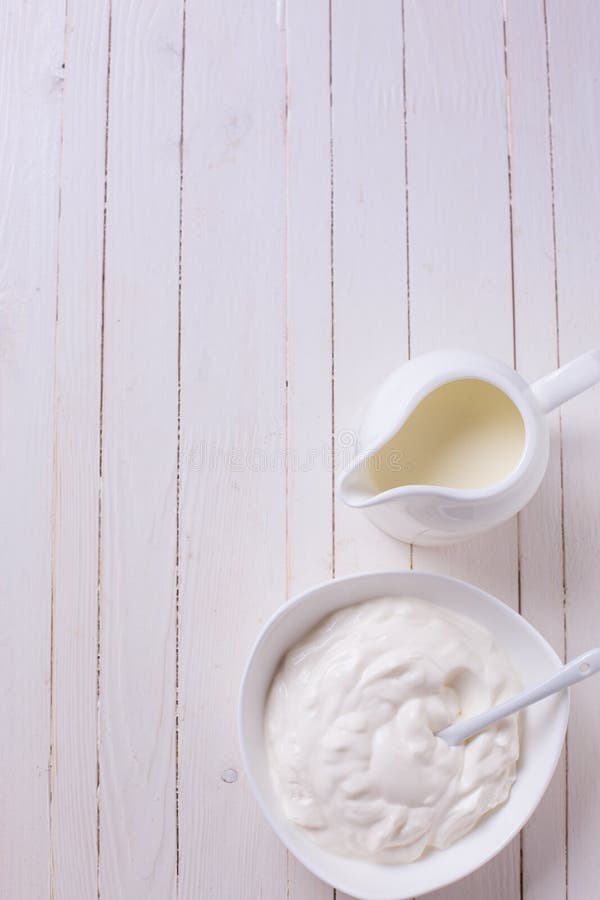 Zuivelproducten - Zure Room, Melk Stock Foto - Image of begrip, kruik ...