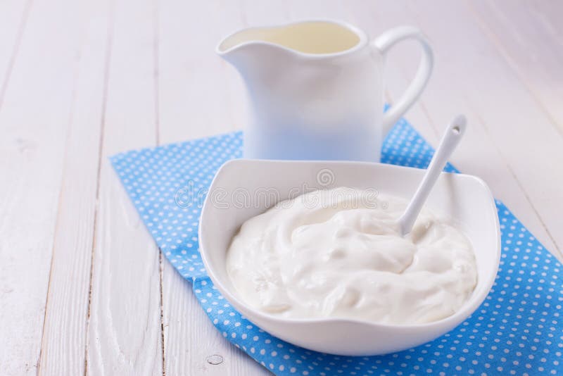 Zuivelproducten - Zure Room, Melk Stock Foto - Image of begrip, kruik ...