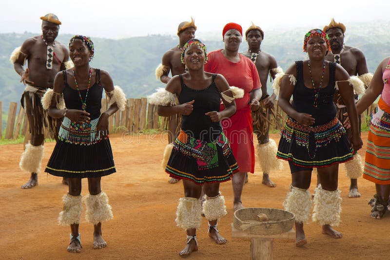 Traditioneller Tanz in Madagaskar, Afrika Redaktionelles Foto - Bild ... Traditioneller Tanz in Madagaskar, Afrika Redaktionelles Foto - Bild ...