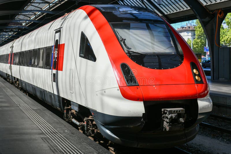 Zurich Train Station - Switzerland Editorial Photo - Image of people ...