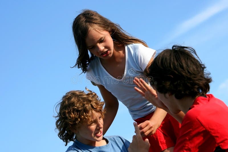Zuster met broers stock afbeelding. Image of zuster, hemel - 3568041
