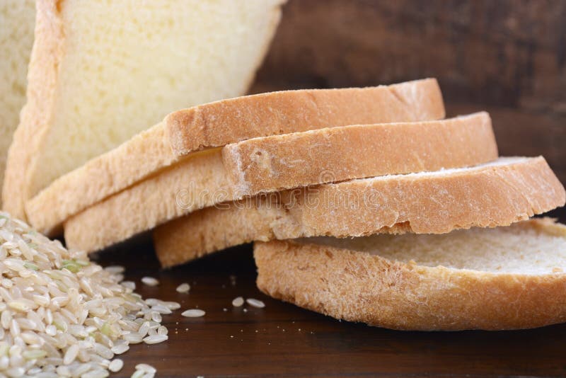 Het Ruwe Zure Brood Van Het Deegbrood in De Vierkante Vorm Van Het ...