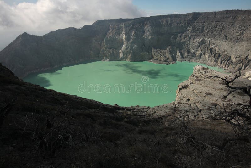 Zuur Meer in Kawah Ijen, Oost-Java, Indonesië Stock Afbeelding - Image ...