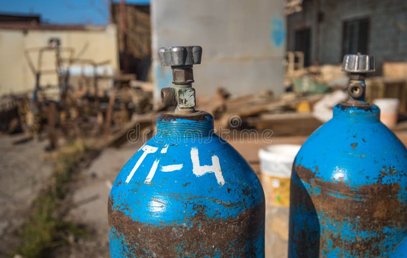 Zuurstof en Gasflessen stock afbeelding. Image of lucht - 65974989