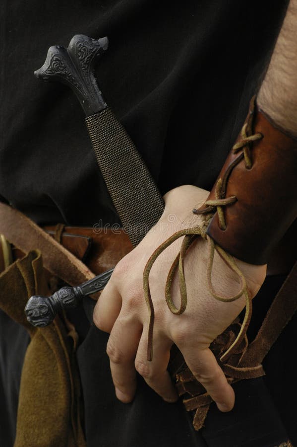 Zwaard stock afbeelding. Image of zwaard, wapen, ijzer - 422345