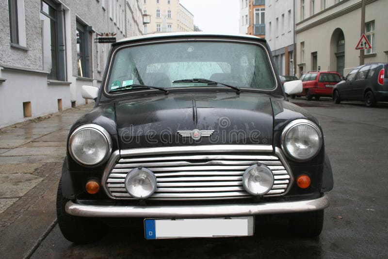 Zwart Mini Cooper redactionele fotografie. Image of toestel - 18342622