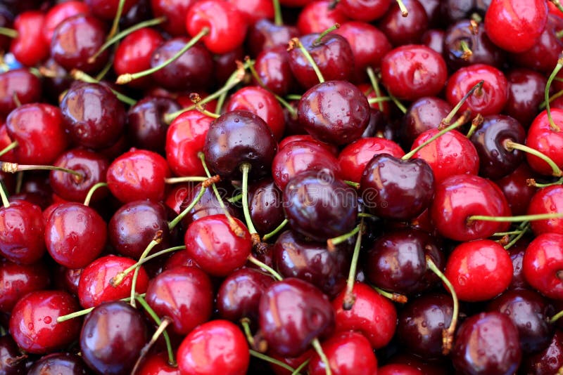 Heel Wat Kersen Op Zwarte Achtergrond, Close-upkader Stock Afbeelding ...