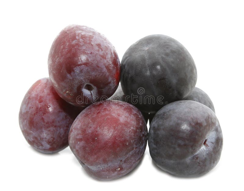 Drie Zwarte Die Pruimen, Op Witte Achtergrond Worden Geïsoleerd Stock ...
