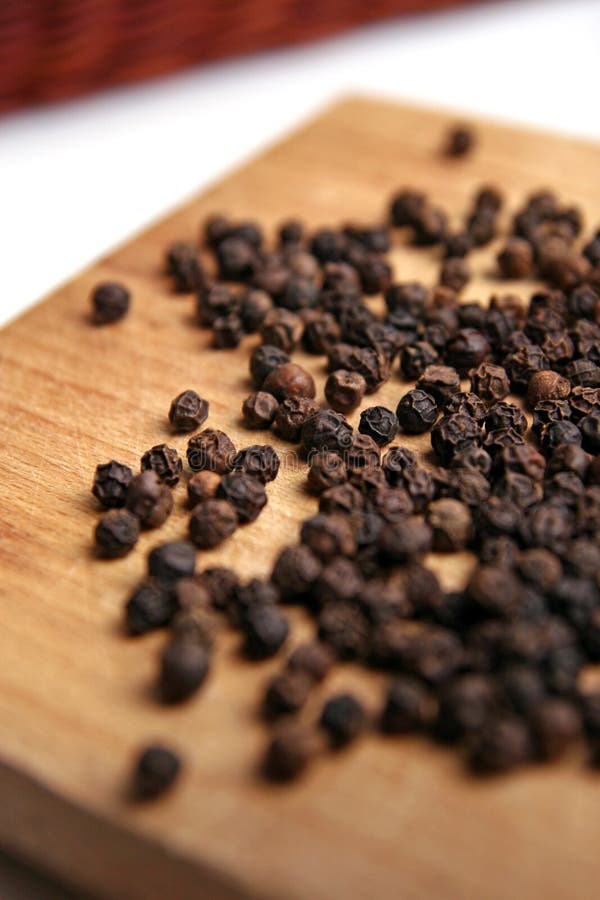 Zwarte peper stock foto. Image of smaakstof, voedsel, kruiden - 1994070