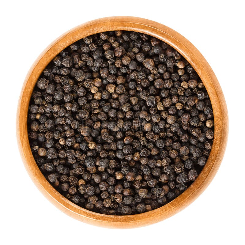 Zwarte Peper in Een Houten Kom Op Witte Achtergrond Stock Afbeelding ...