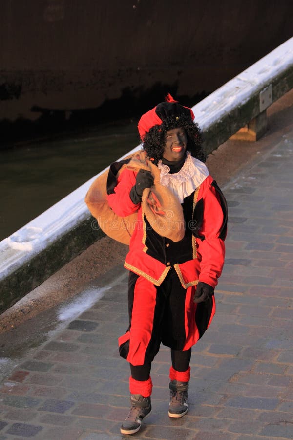 Zwarte piet, black piet editorial photo. Image of sinterklaas - 17295256
