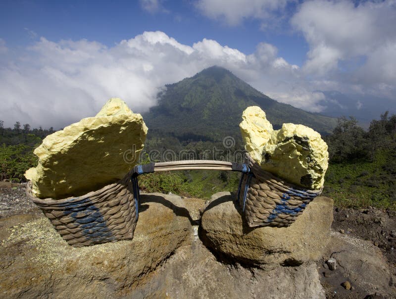 Vulkanische Stoom Van Zwavel Stock Afbeelding - Image of dampen, berg ...