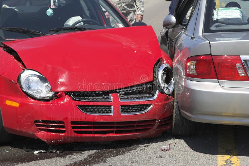Zwei Autounfall 1 stockbild. Bild von verletzt, held, haube - 2348057