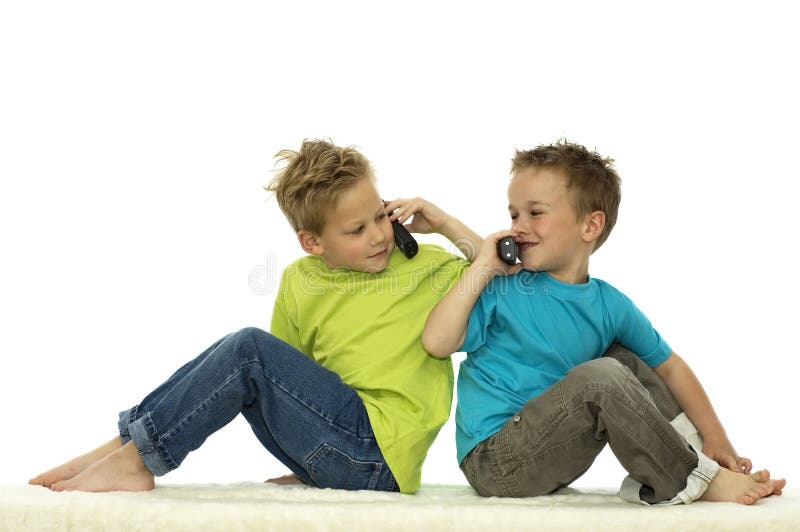 Zwei Freunde, Die Sich Anrufen Stockfoto - Bild von benennen, zicklein ...