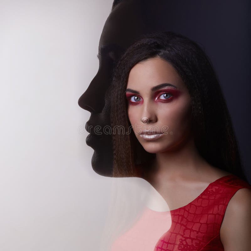 Gesichter Einer Frau Mit Englischen Symbolen Auf Ihrem Gesicht ...