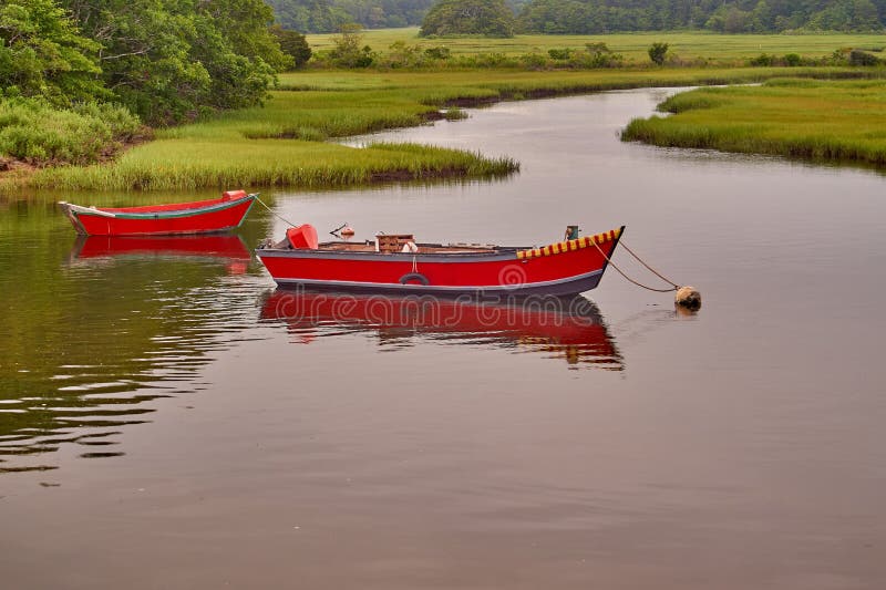 Zwei kleine Boote stockbild. Bild von boot, behälter, zwei - 7145027