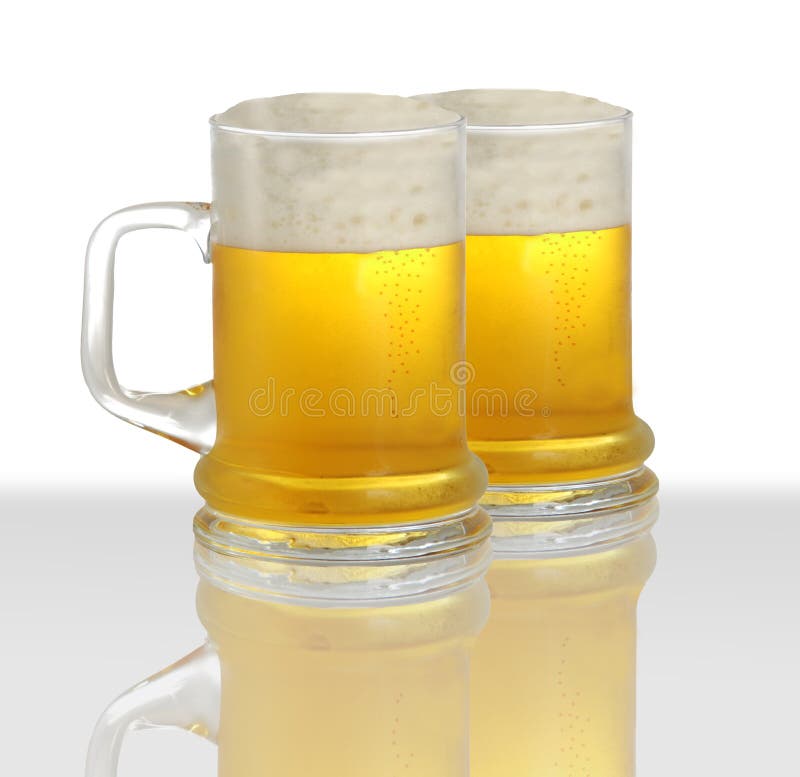 Zwei Pints Bier stockbild. Bild von getränk, kalt, luftblasen - 2808259